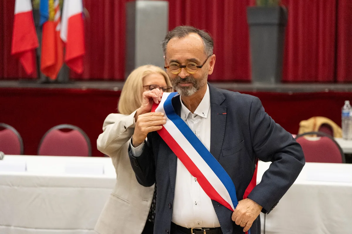 Béziers : Robert Ménard officiellement réélu maire pour un troisième ...