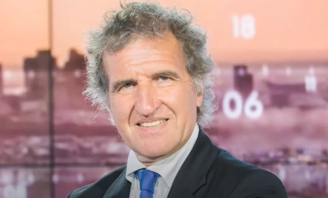 Le journaliste Gérard Leclerc perd la vie dans un accident d'avion de ...