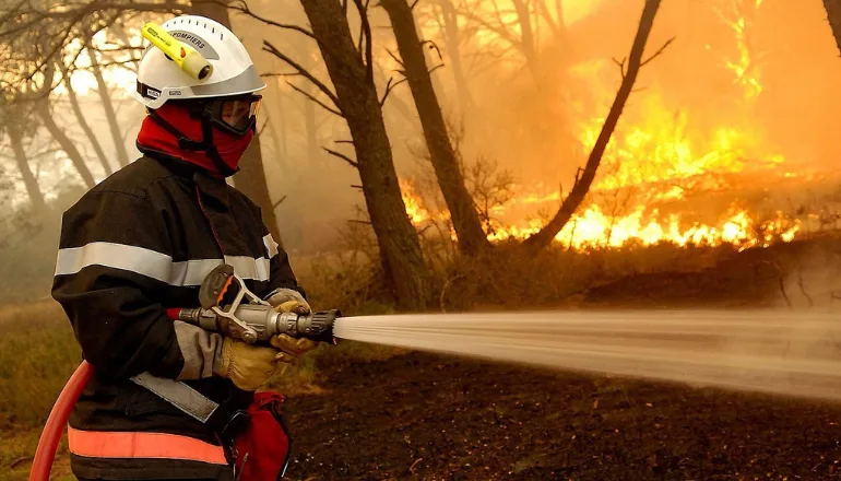 Des maisons menacées après le départ d'un feu à Peyriac-de-Mer | Aude ...